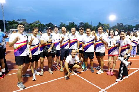 ผู้หญิง ‘ชาญศิลป์ ผู้บริหารแผนฟื้นฟู ‘การบินไทย นำทีม จัดแข่งขันวิ่งผลัดเชื่อมสัมพันธ์