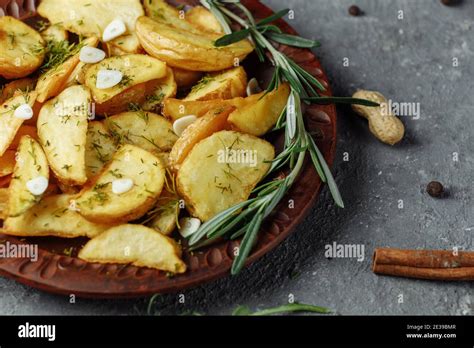 Rosemary Garlic Potato Wedges At Laura Black Blog