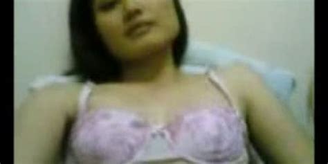 Pinay Wife Fingger For Her Husband Abroad
