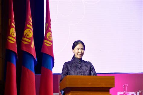 “Бид эмэгтэйчүүд” чуулганаар орон нутгийн шийдвэр гаргах түвшин дэх эмэгтэйчүүдийн оролцоог