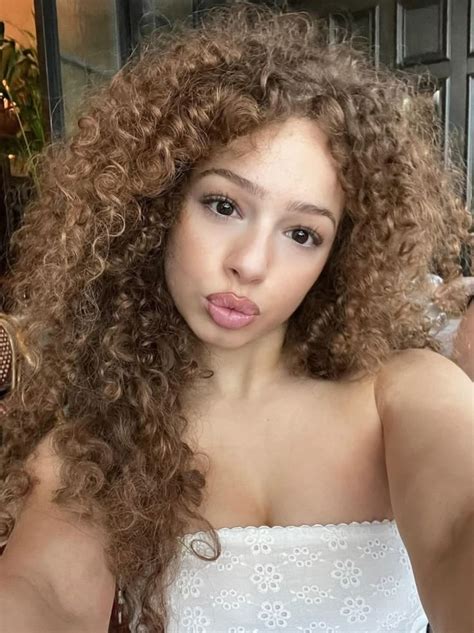 Eliana Kalogeras Элиана Калогерас Curly Hair Styles Pretty