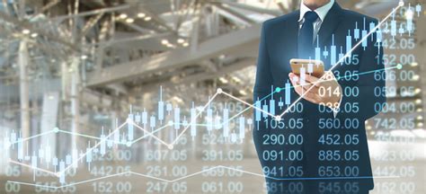 사업가 계획 그래프 성장 그의 사업에 차트 긍정적 인 지표의 증가스마트 폰 손에 개발에 대한 스톡 사진 및 기타 이미지 개발 개선 경제 Istock