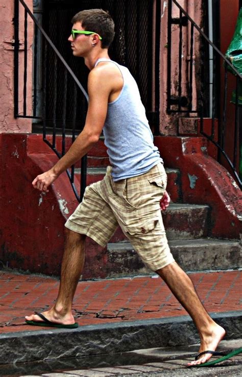Pin De Doug Glatfelter En Male Feet Moda Hombre Sandalias Hombre Hombres Descalzos