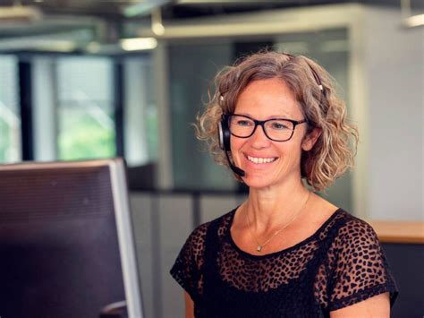 Huba Flowmåler 210 610351k 1 8…32 L Min Dn8 5 Pol M12 Flow Og Temperatur 0…10 V Flow Output 0…10