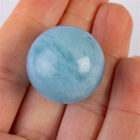 Aigue Marine Qualité Gem 135 Carats Sphère Sculptée Dans Du