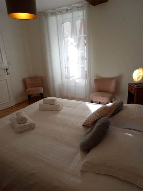 Chambre Supérieure Hôtel De La Halle Nolay France