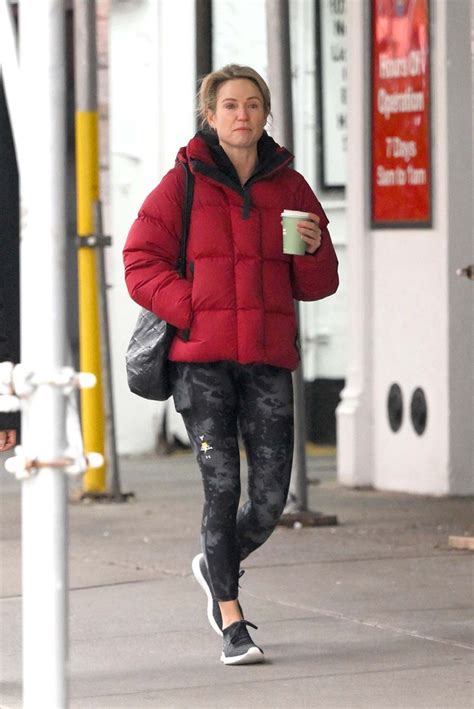 Amy Robach Spotted Grabbing Coffee Amid Abc Internal Review Us Weekly