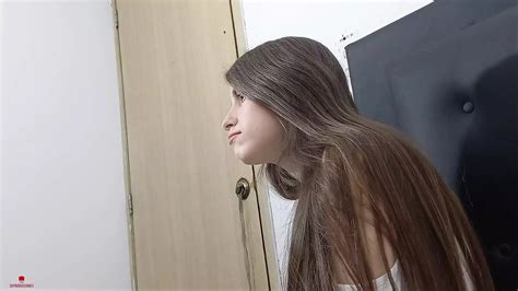 Η ετεροθαλής αδερφή μου θέλει να ζήσει μαζί μου και καταλήγω να τη γαμάω σκληρά μέχρι να χύσω