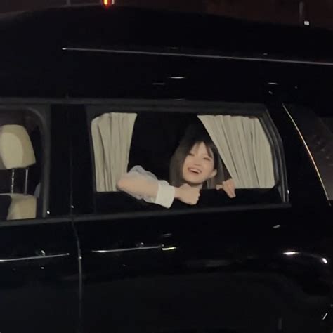 챙랑영 On Twitter 맨날 창문에 팔 기대고 있는거 너무 귀여워 미쳐버림