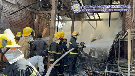 🔥ព័ត៌មានលម្អិត ៖ អគ្គិភ័យបានឆាបឆេះផ្ទះប្រជាពលរដ្ឋអស់ចំនួន ៣ខ្នងអស់ទាំងស្រុង សារព័ត៌មាន នគរវត្ត