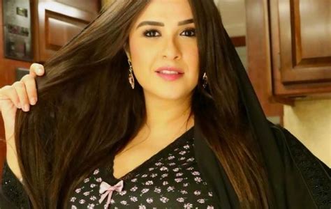 بنتي ياسمين عبد العزيز تثير الجدل بفيديو مع فتاة صغيرة الفن الطريق