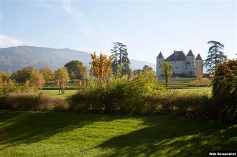 Замок 15 століття та апартаменти в центрі Парижа журналісти Схем виявили у Європі нову