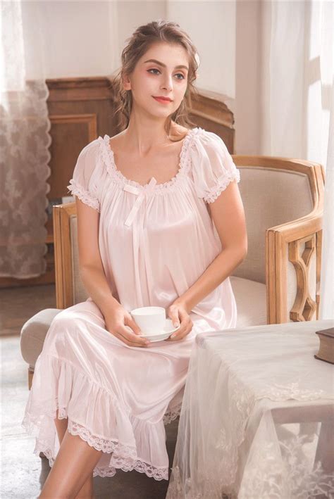 Pin On La Señora De Los Vestidos Night Dress Trendy Lace Dresses