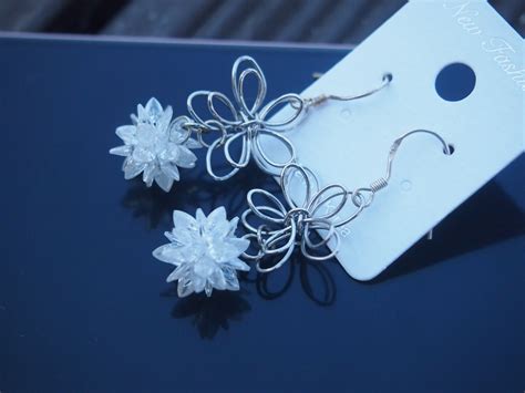 핸드메이드별 프로필에 있는 사이트 클릭하시면 더 많은 상품 보실 수 있어요~ 와이어 꽃과 눈꽃