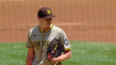 Nick Pivetta Poncha A Mickey Moniak 11052025 Los Padres De San Diego