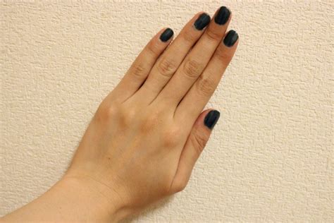 黒ネイルメンヘラ周りが持つ印象と黒ネイルの意味や心理状況を解説