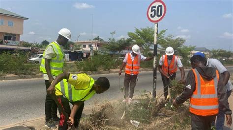 Group Fixes Faulty Road Signs In Accra