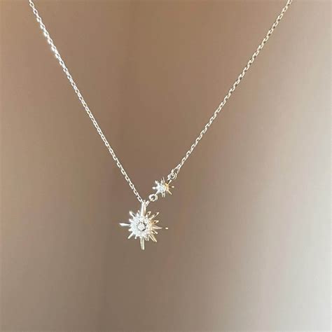 ვერცხლის ყელსაბამი ვარსკვლავებით