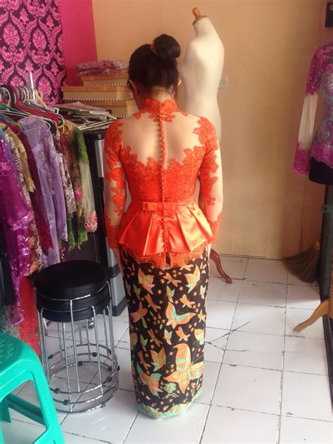 Kebaya Peplum Warna Orange