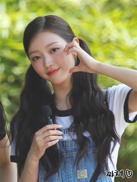 Oh My Girl Community Post 달링이 시아시🍒 09 17🤍 나에게 세상에서 가장 고맙고 소중한 우리 천사 우리 공주 우리 요정님의 시간