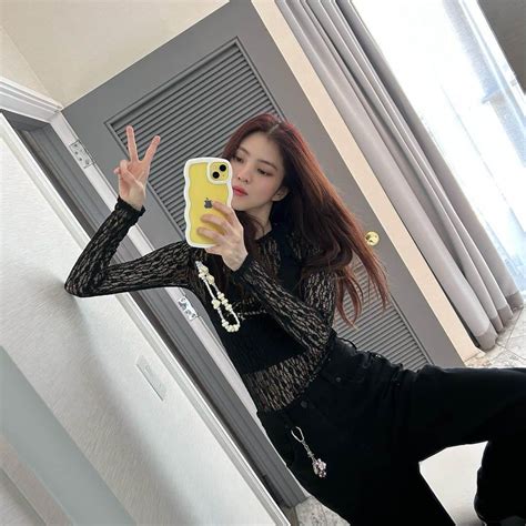 ハン・ソヒさんのインスタグラム写真 ハン・ソヒinstagram「👣」6月20日 2時26分 Xeesoxee