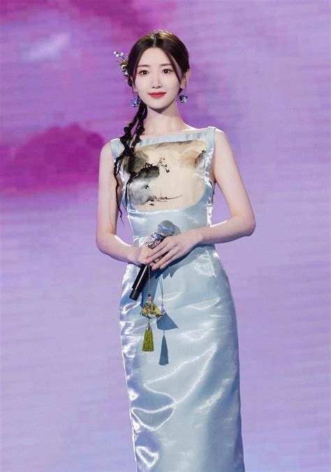 端午这一夜，女明星旗袍争艳！赵丽颖人间富贵花，毛晓彤雅致婉约 搜狐大视野 搜狐新闻