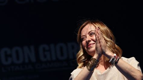 Италија и Кина потпишаа план за индустрија за електрични возила