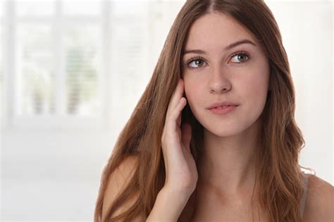 자연의 아름다움입니다 Beaufiful 완벽 한 깨끗 한 건강 한 피부를 가진 여자의 초상화를 닫습니다 건강관리와 의술에 대한 스톡 사진 및 기타 이미지 Istock