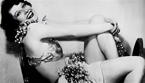Glamour And Rebellion The Flappers Who Defined The Look Of The 1920s