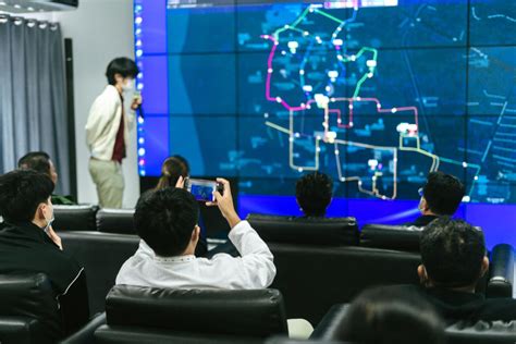 ข่าวสาร คณะผู้บริหารและเจ้าหน้าที่เทศบาลตำบลปากพูน เข้าเยี่ยมชมศูนย์บริหารจัดการเมืองอัจฉริยะ