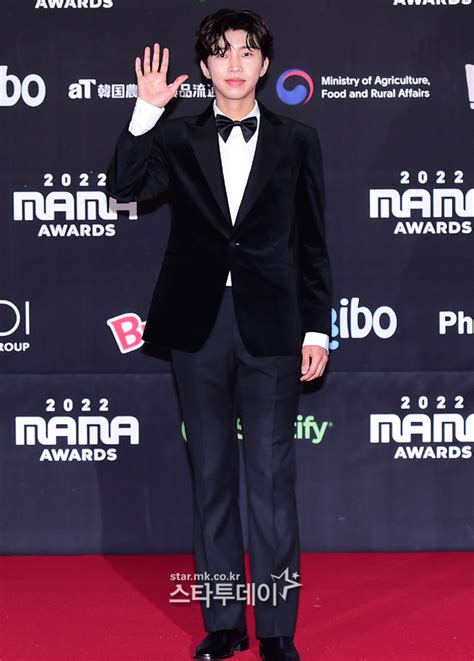 포토 임영웅 ‘마마에 우뚝서다