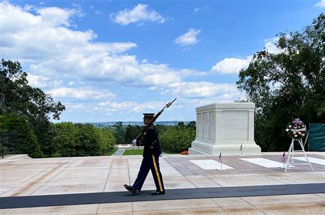 Why You Should Visit Arlington National Cemetery ⋆ Middle Journey