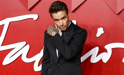 Преди да полети от терасата Лиъм Пейн раздава стотици хиляди лири на болни хора