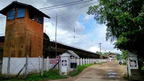 တောင်ငူထောင်က အကျဉ်းကျ Pdf ၁ဝ ဦး သေနတ်လု ထွက်ပြေး Youtube