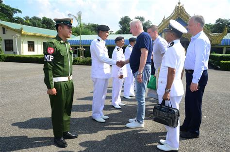 ရုရှားရေတပ်ဦးစီးချုပ် Admiral Nikolai A Evmenov ဦးဆောင်သော ချစ်ကြည