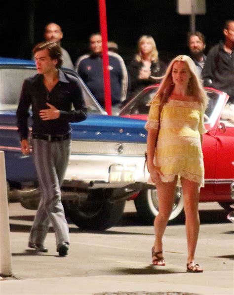 «Беременная Марго Робби засветилась на новых кадрах со съемок фильма «Однажды в Голливуде