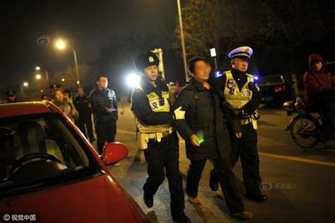 天津交警放大招！抓酒驾者去太平间醒酒新浪图片