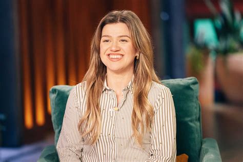 Kelly Clarkson Has Short Curly Hair For Madonna Halloween Costume