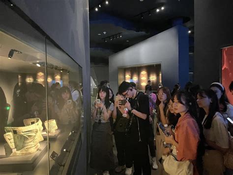 学校组织新疆籍学生开展走进三星堆探寻古文明实践教育活动 成医新闻网