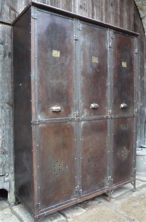 Armoires De Rangement Et Vestiaires Mettetal Industry Design Industriel Du 20eme Siecle