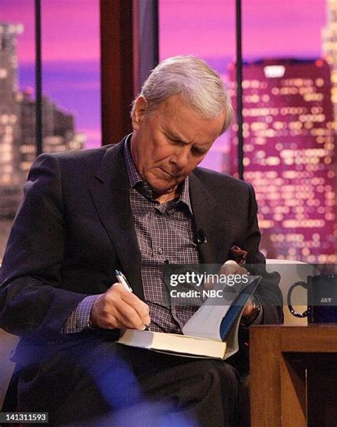 Tom Brokaw Signs Photos And Premium High Res Pictures Getty Images