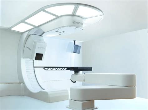 武汉同济医院质子治疗中心主设备质子加速器正式吊装 中国核技术网