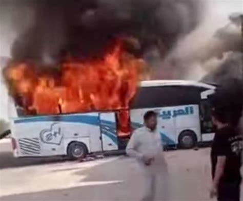 احتراق باص نقل جماعي خلال رحلته إلى اليمن شمسان بوست