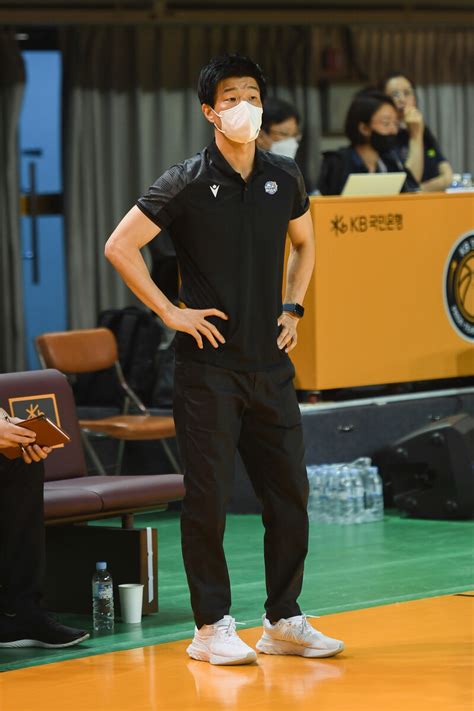 2022 박신자컵 ′첫 지휘봉′ 하상윤 코치 ＂선수들의 승부욕 나보다 강했다＂