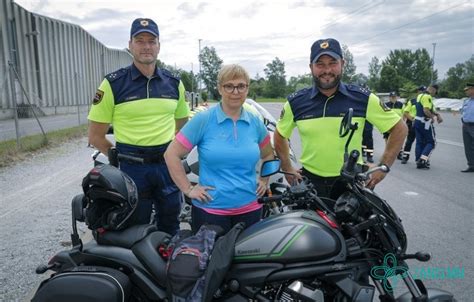 Zangi Mn Словенийн Ерөнхийлөгч Наташа Пирц Мусармотоцикл унах хоббитой