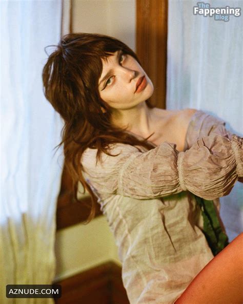 SOPHIE THATCHER Nude AZNude