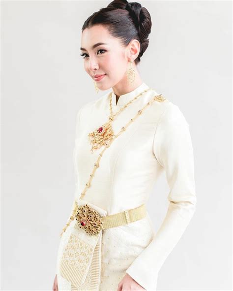 Pin By Kunyai Nd13121993 On ชุดไทย Thai Fashion Thai Traditional