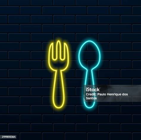 윤곽선 네온 칼 붙이 아이콘 세트입니다 빛나는 네온 수저 세트와 포크 나이프 숟가락 주방 식기 칼 붙이 축제 저녁 식사 레스토랑 식사 식탁 매점 벡터 아이콘 검증에 대한
