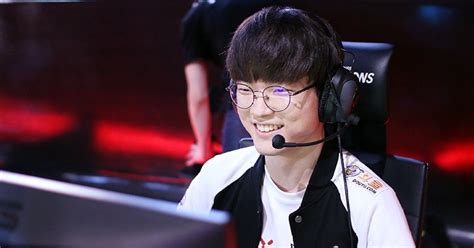 [포토] 기분 좋은 듯 방긋 웃는 페이커 이상혁