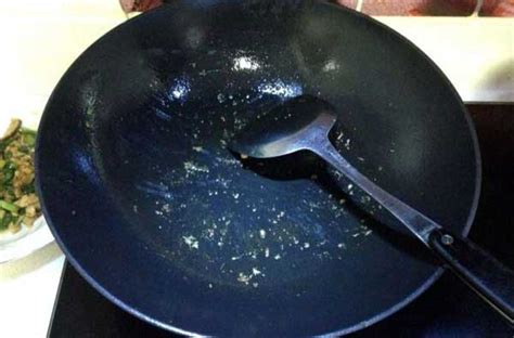 电热锅炒菜不刷锅食物残渣危害大